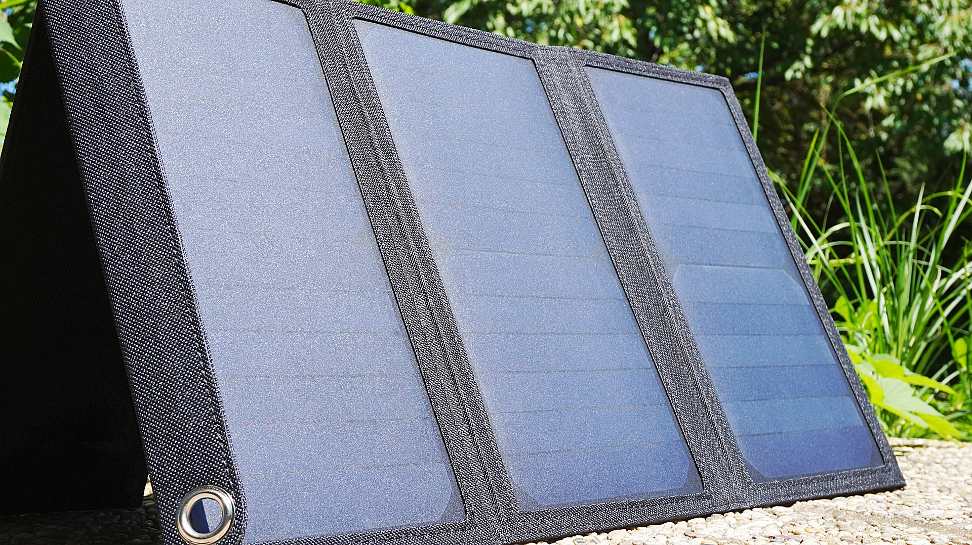 10 Best Solar Travel Chargers & Their Reviews [Updated 2025]